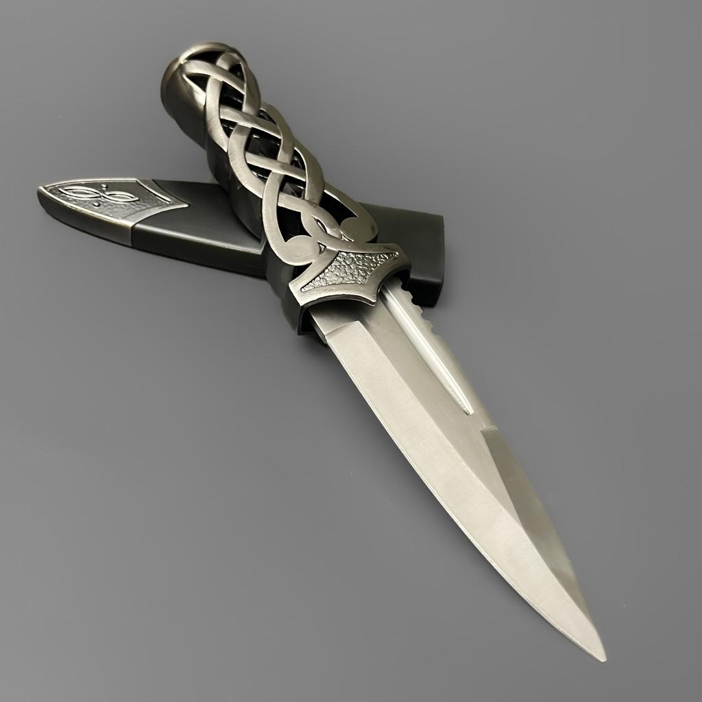 Celtic Knotwork Dagger – Raven Forge