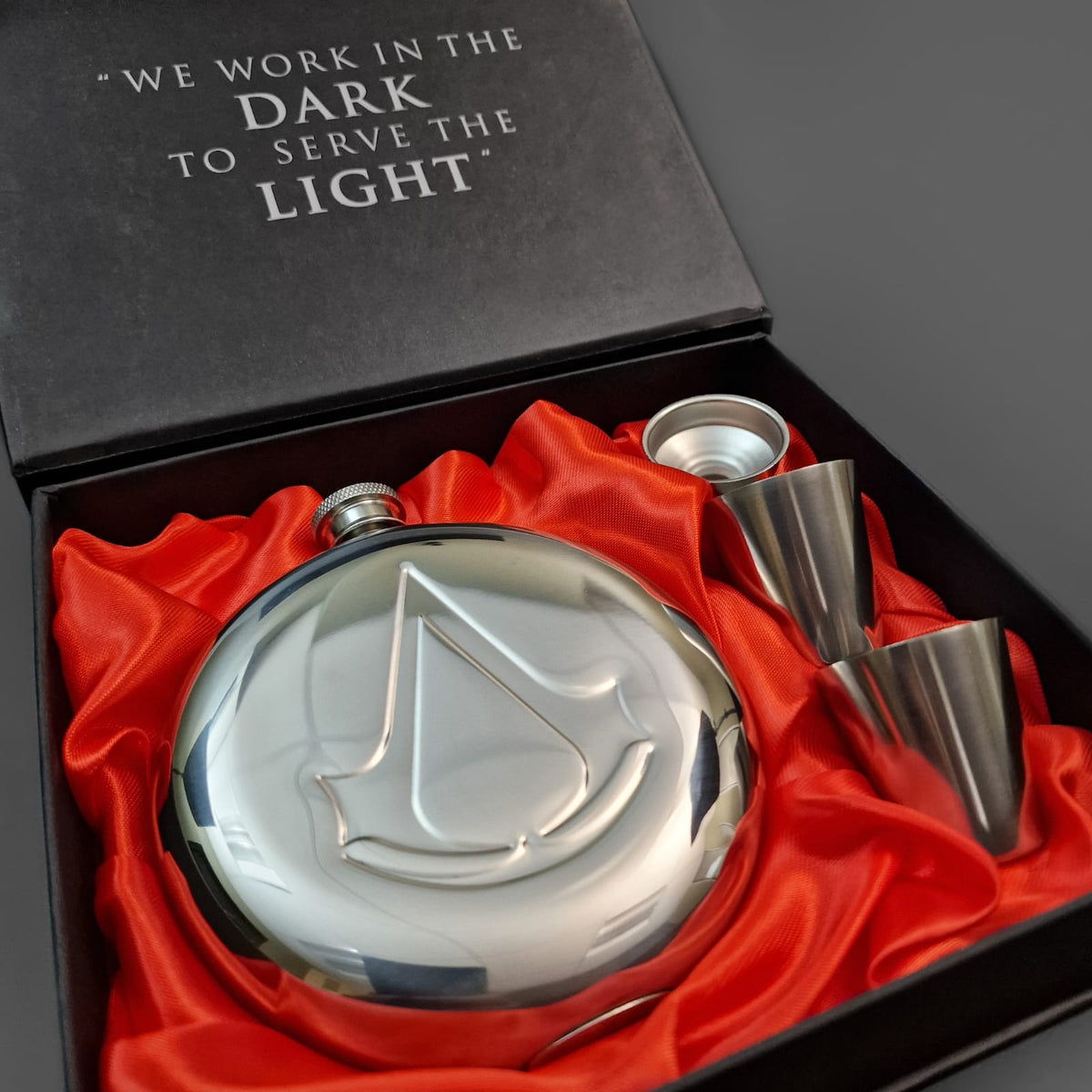 Assassin's Creed Hip Flask Gift Set – Raven Forge